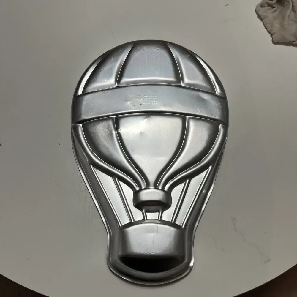 Wilton | Kitchen | Wilton Vintage 982 Up N Away Hot Air Balloon Cake ...